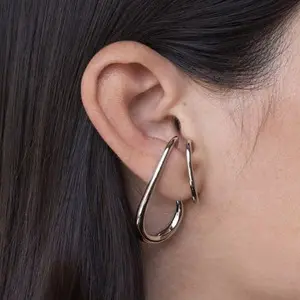 OUTOFOFFICE London Ear Cuff