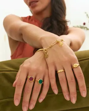 OTTOMAN HANDS Sunray Signet Ring