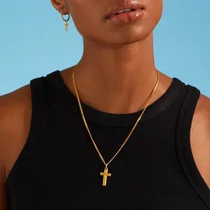 AMY KAHN Cross Pendant