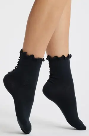 UGG Karsyn II Lettuce Edge Quarter Socks Black
