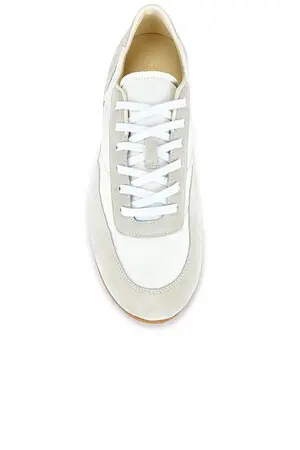 COMMON PROJECTS Minimal Runner Sneaker