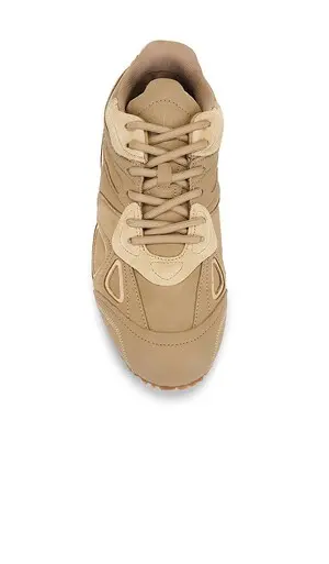 Axel Arigato Slow Runner In Tan