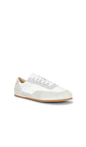 COMMON PROJECTS Minimal Runner Sneaker