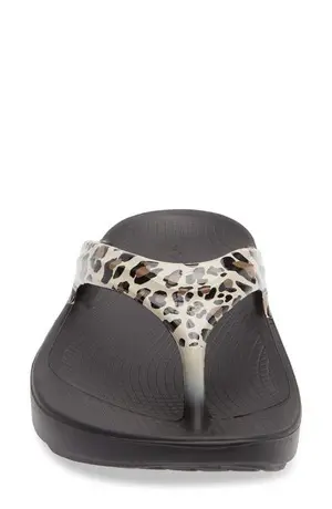 OOFOS Oolala Flip Flop - Leopard