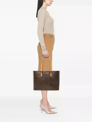 LOUIS VUITTON 2001 Monogram Luco Tote Bag