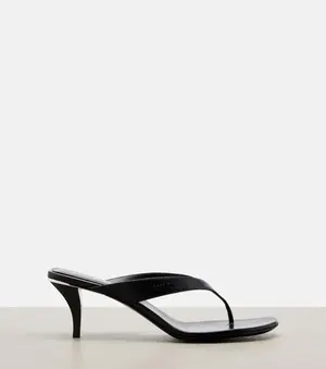 Gucci Vittoria Leather Thong Sandals - Black