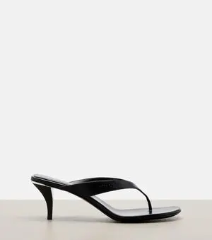 Gucci Vittoria Leather Thong Sandals - Black