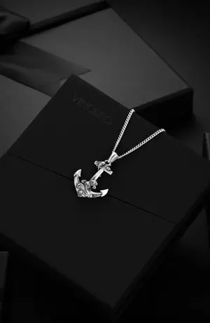 VINCERO Anchor Pendant Necklace