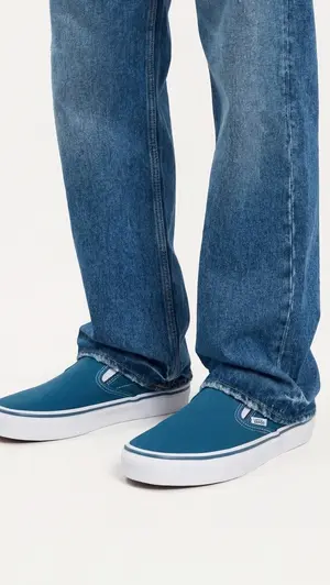 VANS Classic Slip-on Sneakers