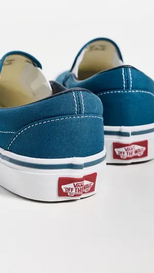 VANS Classic Slip-on Sneakers