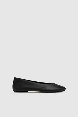 ST AGNI Low Scoop Ballet Flat