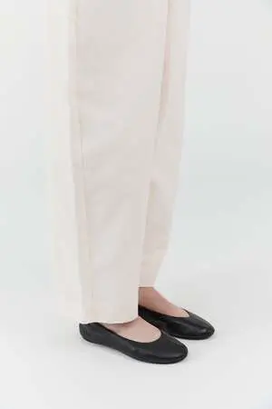 ST. AGNI Low Scoop Ballet Flat In Leather - Black
