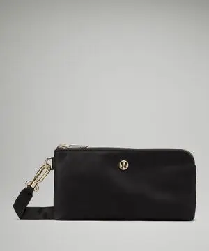 Lululemon Curved Wristlet - Black/gold