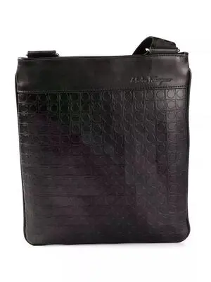 FERRAGAMO Logo Embossed Shoulder Bag - Black
