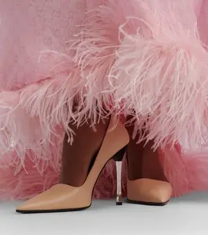 Gucci Leather Pointed Toe Pumps - Beige