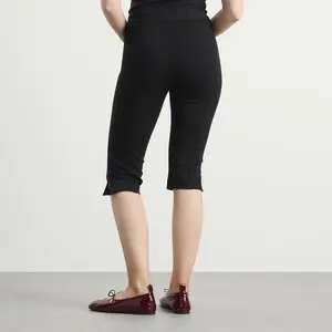 Good American Soft Stretch Ponte Pull On Capris