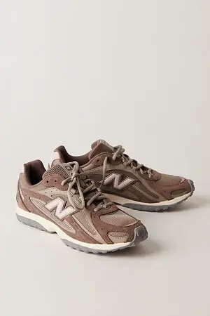 NEW BALANCE 204l Athletic Sneakers - Brown