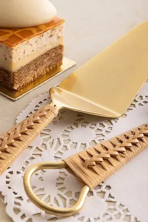 GAURI KOHLI Helsinki Cake Servers