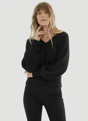Majestic Filatures Long Sleeve V-neck Pullover Sweater - Noir