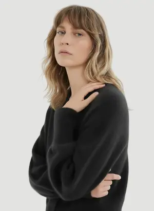 Majestic Filatures Long Sleeve V-neck Pullover Sweater - Noir
