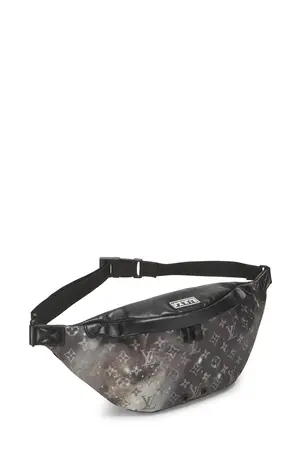 LOUIS VUITTON Monogram Galaxy Discovery Bumbag - Multi