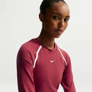 Nike Sportswear Tight Long-sleeve Cropped Top - Red