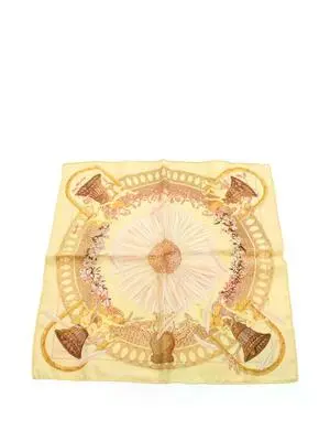 Hermès 2010s Carré 45 Amours Silk Scarf - Yellow