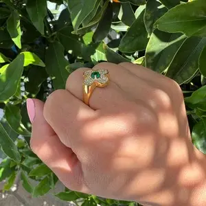 GEMMA AZZURRO Gold Clover Emerald Ring