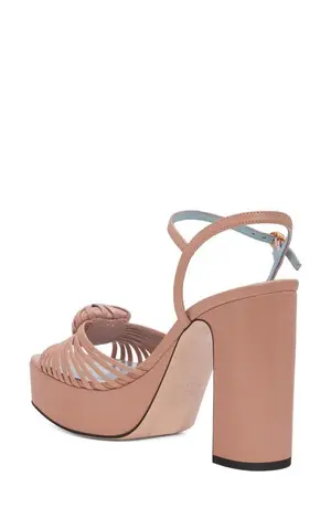 Valentino Garavani Royal Platform Sandal - Light Phard