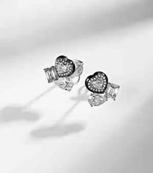 KAMYEN 18kt White Gold Diamond Cluster Heart Earrings