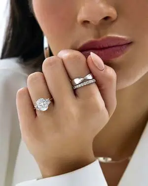 Ring Concierge Twist Band Ring