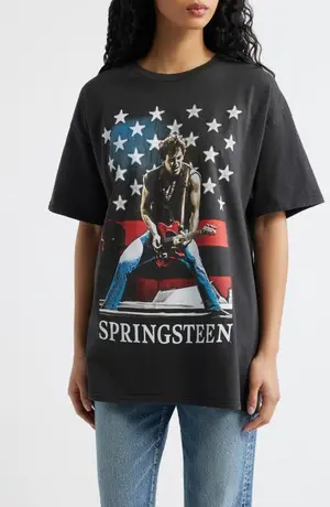 MERCH TRAFFIC Graphic T-shirt