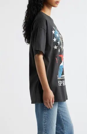 MERCH TRAFFIC Graphic T-shirt