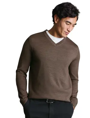 CHARLES TYRWHITT Merino Wool V-Neck Sweater Mocha