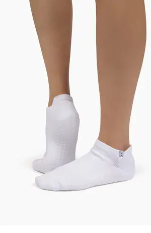 LUTAVA Antimicrobial Ankle Grip Socks 2-pack