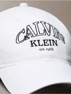 Calvin Klein Curved Logo Cap - Bright White