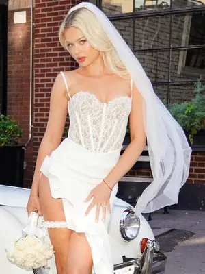 MISS CIRCLE NEW YORK Fingertip Wedding Veil