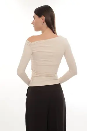 MONLICIA Lune Asymmetric Off-shoulder Long Sleeve Stretch Top - Ecru