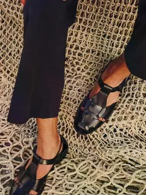 Hereu Pesca Round-toe Fisherman Sandals - Black