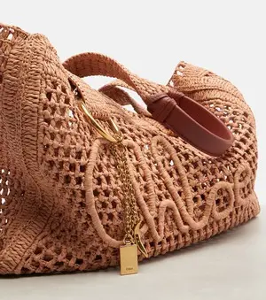 Chloé Raffia Tote Bag With Detachable Charm - Brown