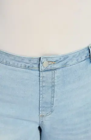 Lyssé Iris Flat Front Wide Leg Jeans - Bleached Blue