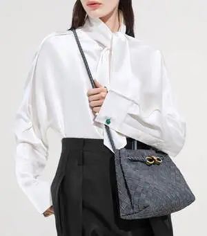 Bottega Veneta Small Andiamo Top-handle Bag - Blue
