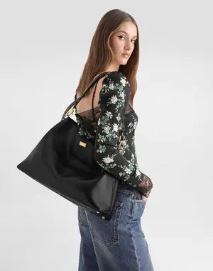 Dolce & Gabbana Large Vittoria Shoulder Bag - Black