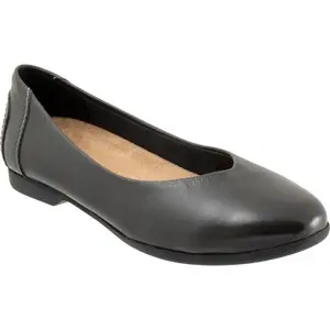 Trotters Cut Out Flats For Women