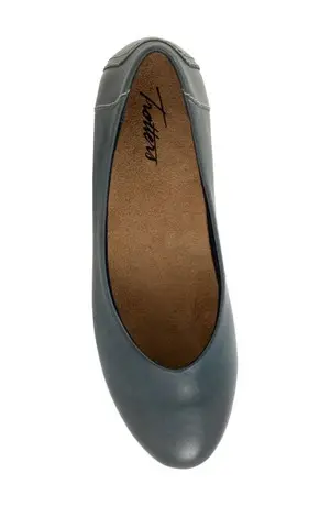 Trotters Iris Leather Flat - Navy