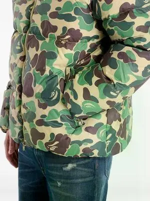A BATHING APE Camo-print Hooded Down Jacket - Green