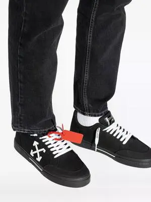 Off-White Vulcanized Low Sneakers - Black