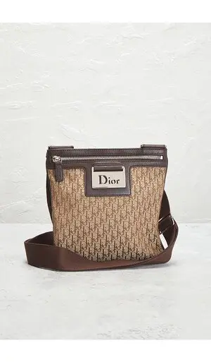 Undefined Dior Street Chic Messenger Bag