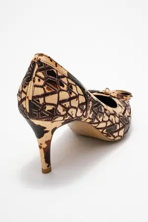 PROLOGUE SHOES Camden Bow Pointed Toe Pumps - Beige Pattern