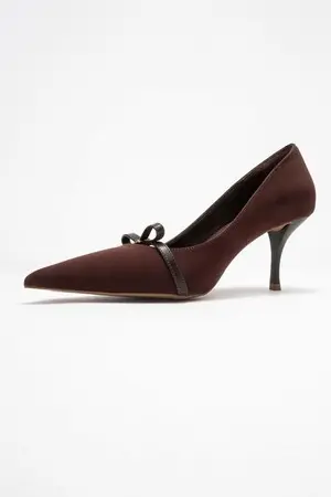 PROLOGUE SHOES Pointed Toe Pump With Bow Detailing - Brown